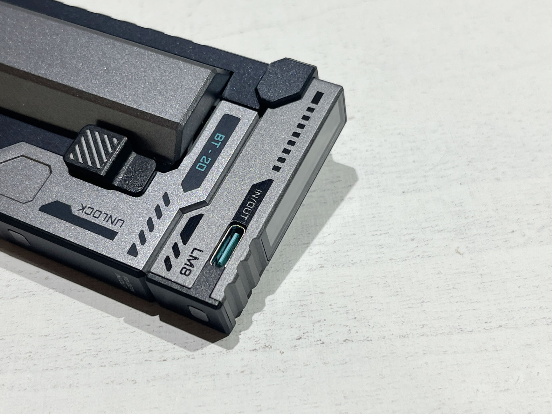【比較レビュー】虎大工業モバイルバッテリーBT-22とBT-20の違い